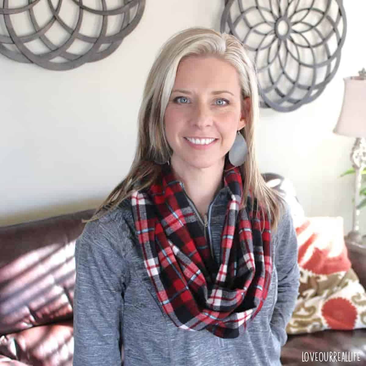 Beginner's Guide to a Simple Infinity Scarf ⋆ Love Our Real Life