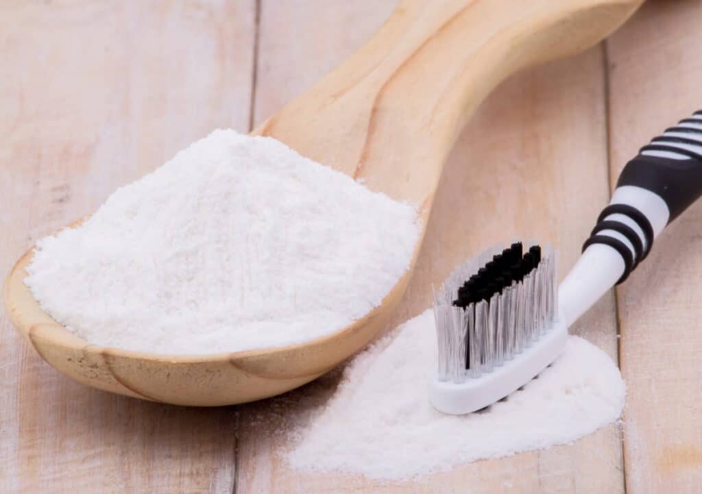 The Effective Way to Whiten Teeth with Baking Soda ⋆ Love Our Real Life