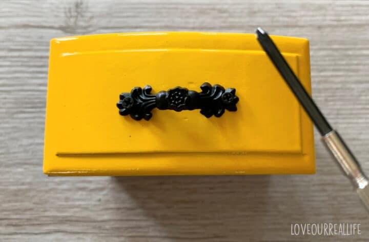 How to Paint Cabinet Hardware - Easy, Fast, Step by Step ⋆ Love Our ...